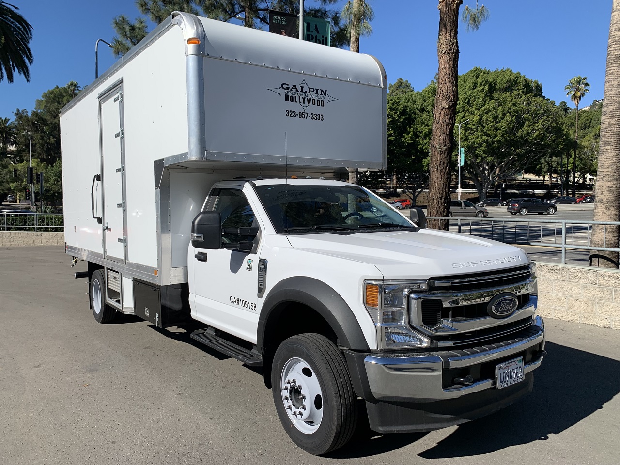 17′ F550 Digital Camera Super Cube with Liftgate